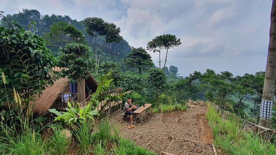 Paket Filemon Camp Menuju Desa Dan Kebun Kopi Cisadon