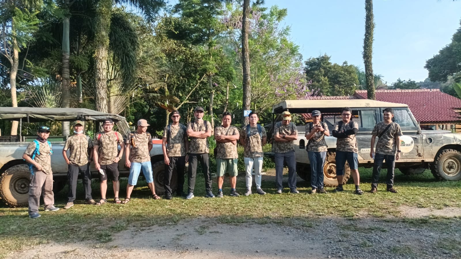Trekking Menuju Curug di Desa Cisadon...Dan Relaksasi di Filemon Camp