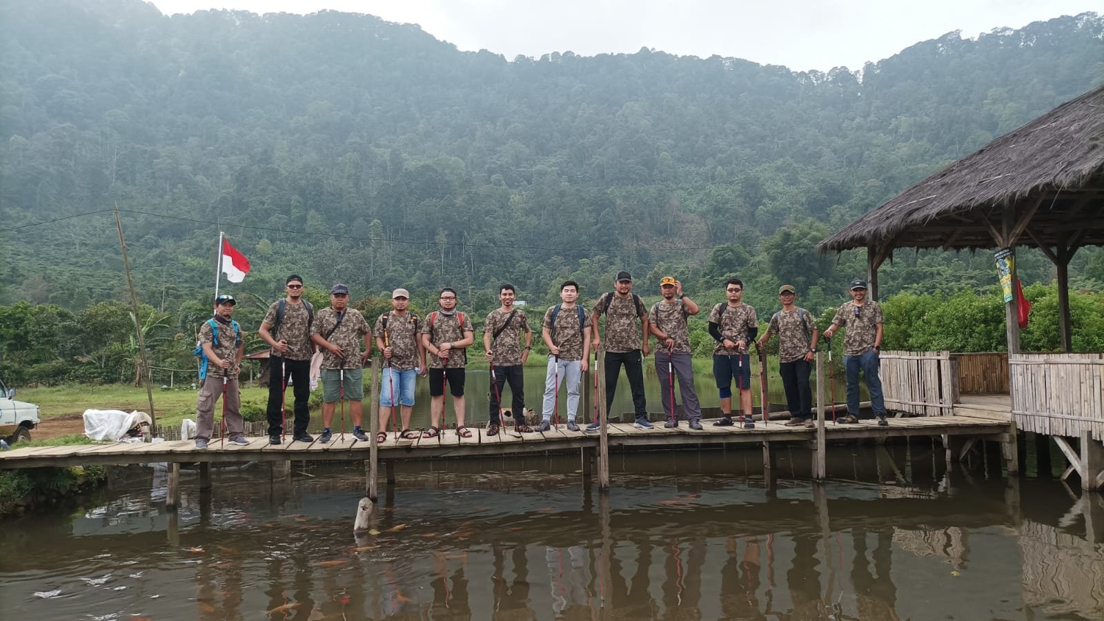 Trekking Menuju Curug di Desa Cisadon...Dan Relaksasi di Filemon Camp