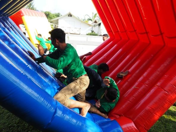 Program Games Outbound Inflatable untuk Karyawan Gathering