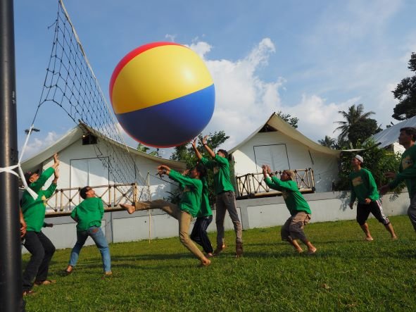 Program Games Outbound Inflatable untuk Karyawan Gathering