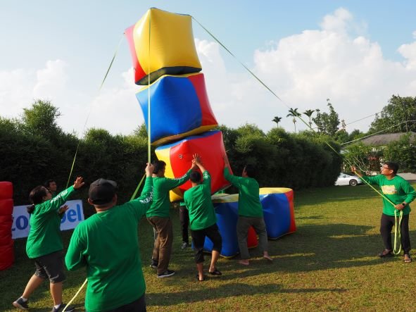 Program Games Outbound Inflatable untuk Karyawan Gathering
