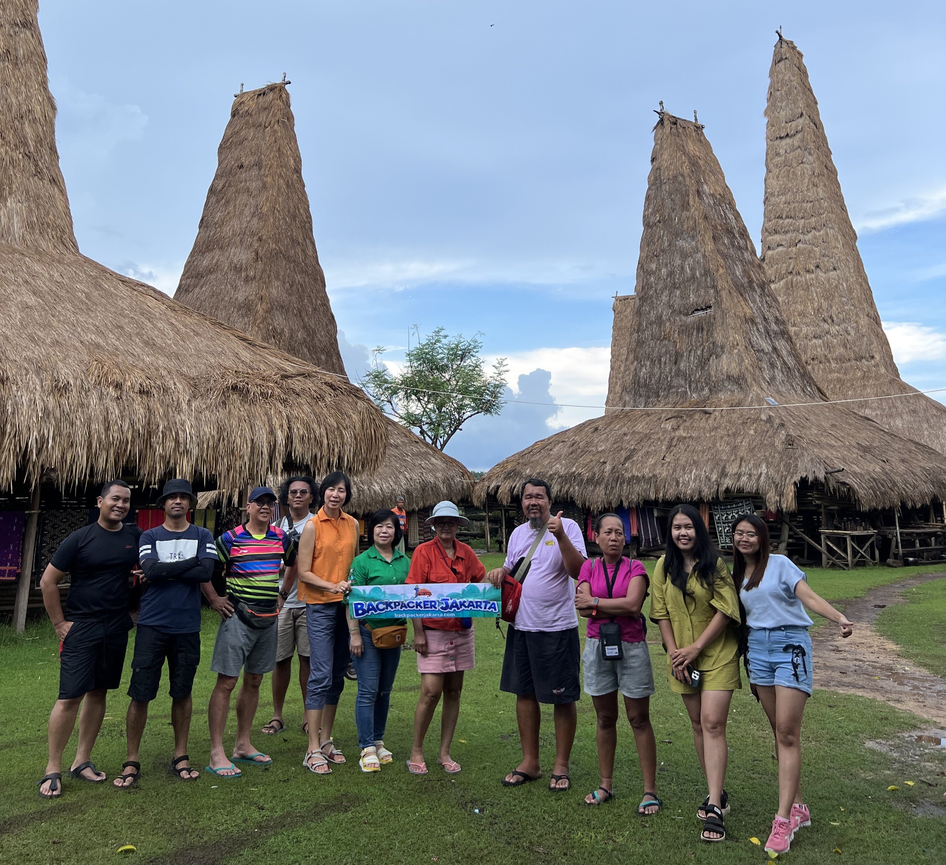 Desa Adat Ratenggaro : Perpaduan Nilai Adat & Mistis Yang Eksotis